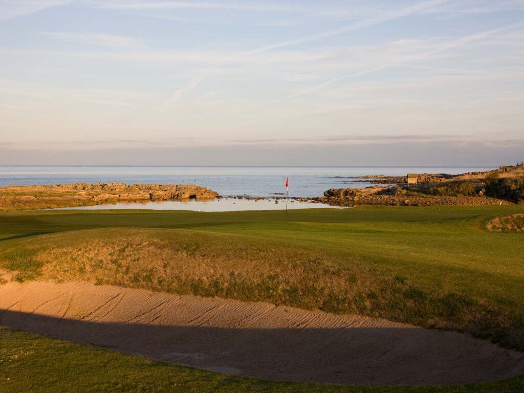 Explore Crail Golfing Society: A Must-Play in St. Andrews